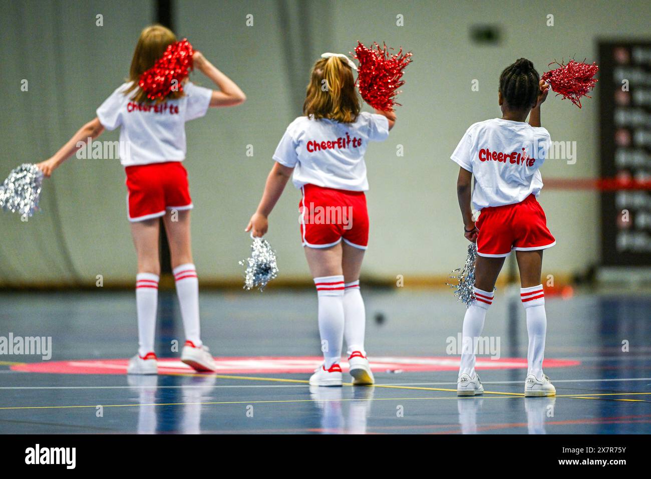 Soccer cheerleaders hi-res stock photography and images - Alamy
