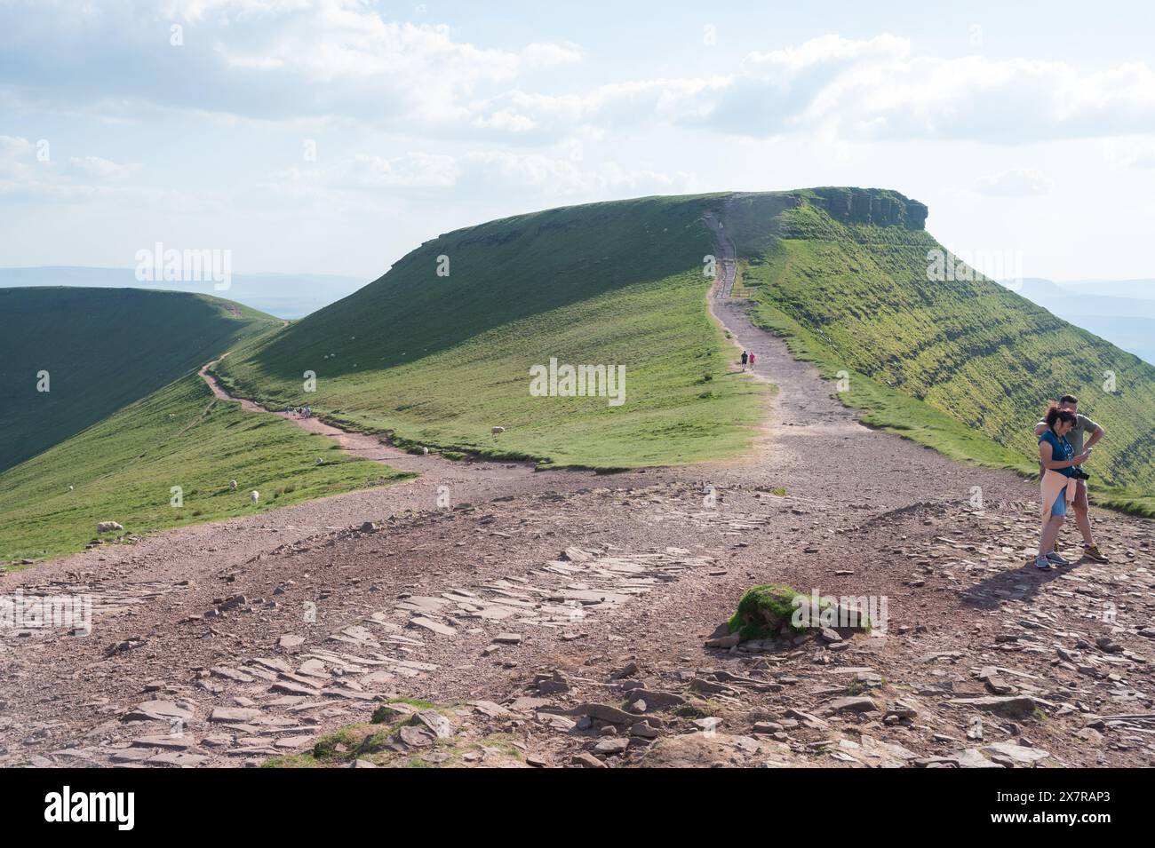 Walkers on the path from Pen y Fan to Corn Du, Brecon Beacons Stock ...