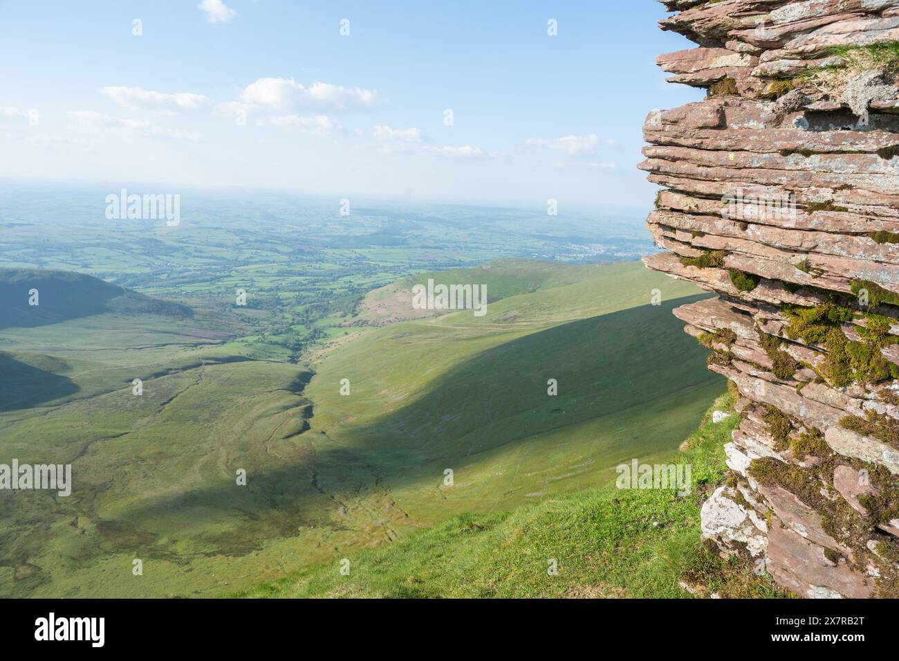 Bedded sandstone rock outcrop of Plateau Beds, summit of Corn Du ...