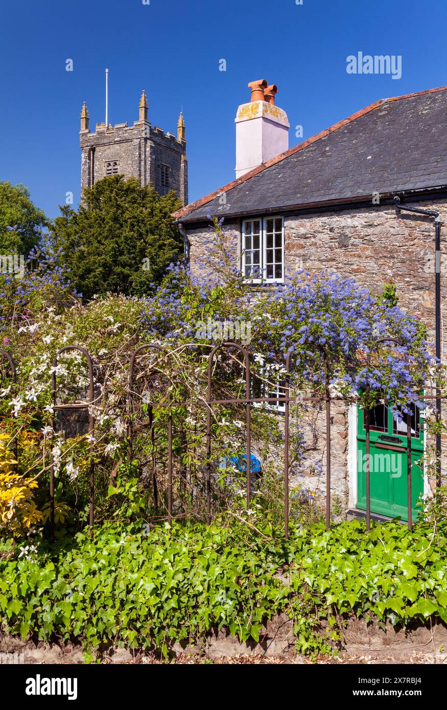 Old english stone cottage hi-res stock photography and images - Alamy