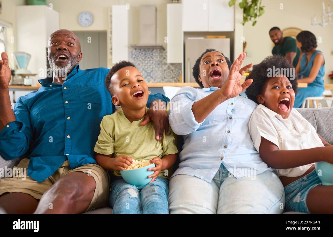 Scared children watching tv hi-res stock photography and images - Alamy