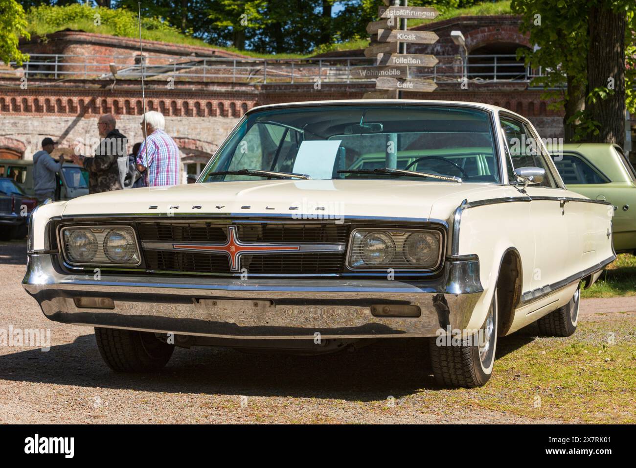Chrysler 300 hi-res stock photography and images - Alamy