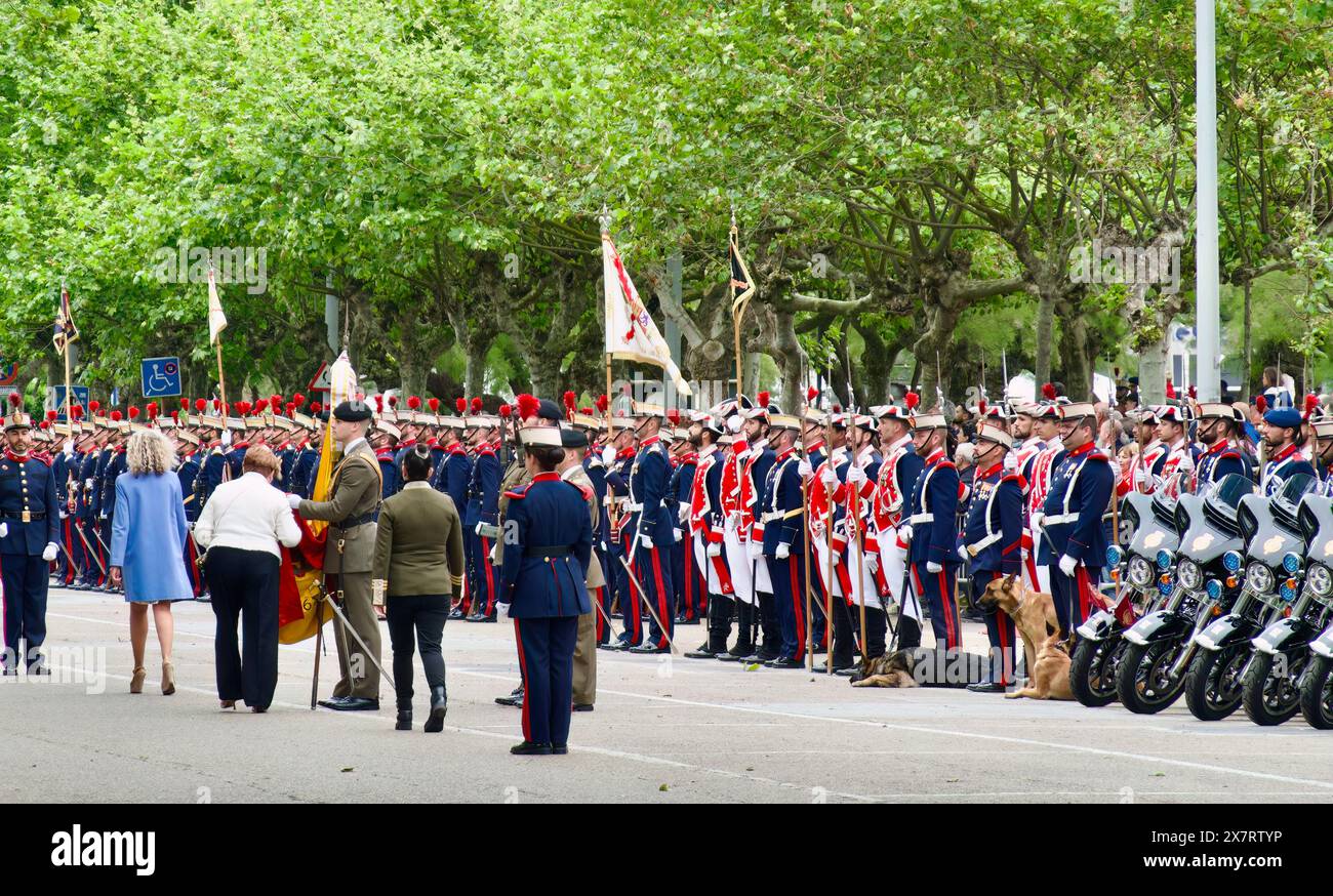 Spanish soldiers parade flag hi-res stock photography and images - Alamy