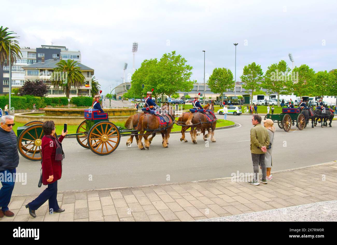 Horse drawn cannons of the Royal Guard Royal Battery leaving the ...