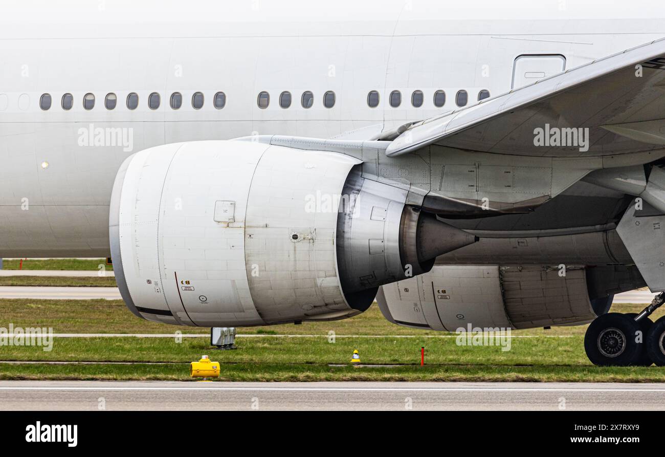 The Boeing 777-3DE(ER) of Swiss International Airlines carries two ...