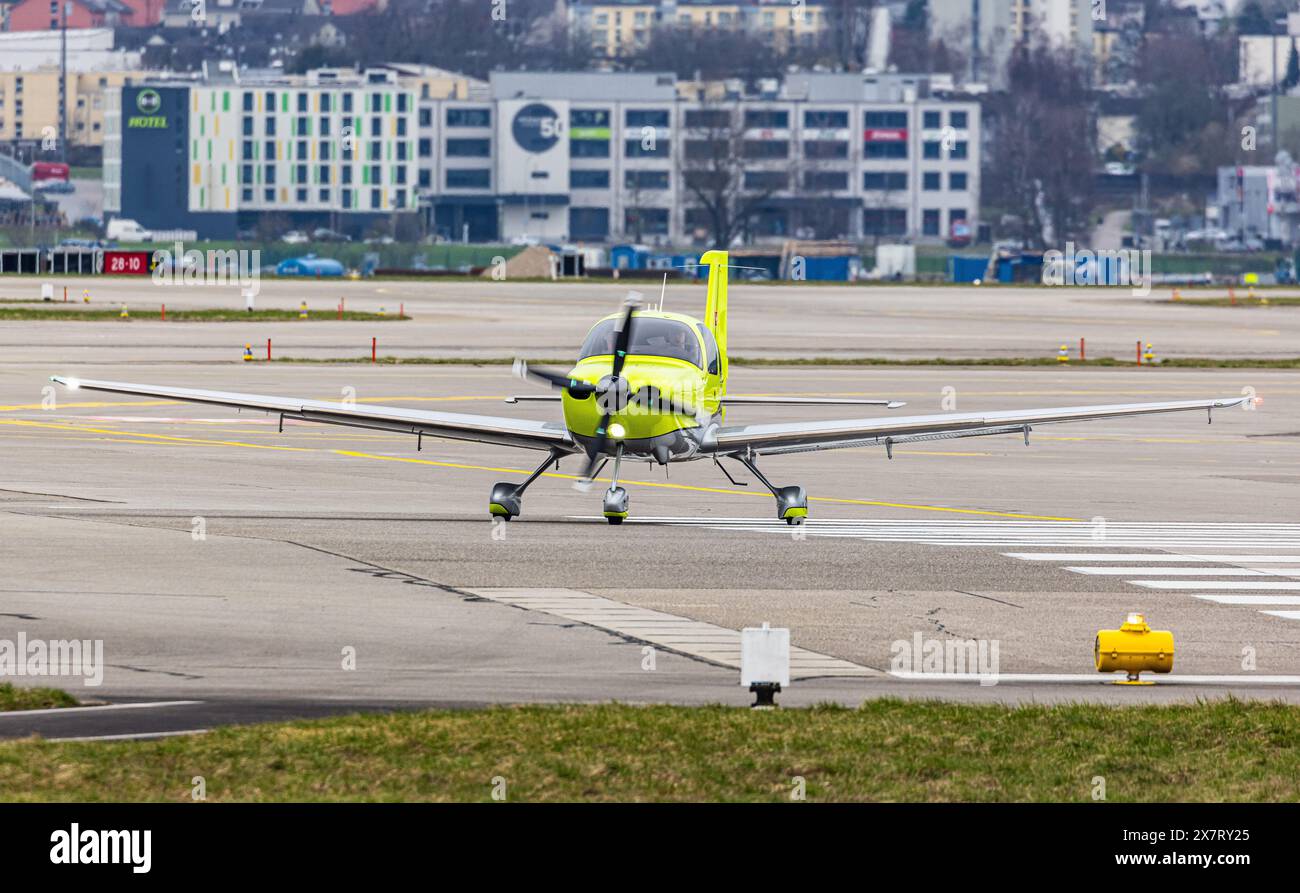 A Cirrus SR22 belonging to a private owner taxis onto the runway at ...