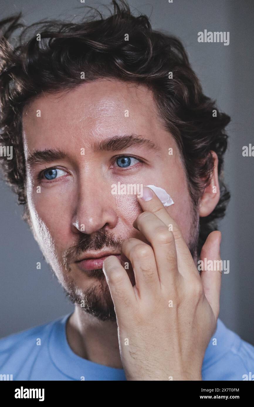 Skin routine hi-res stock photography and images - Alamy