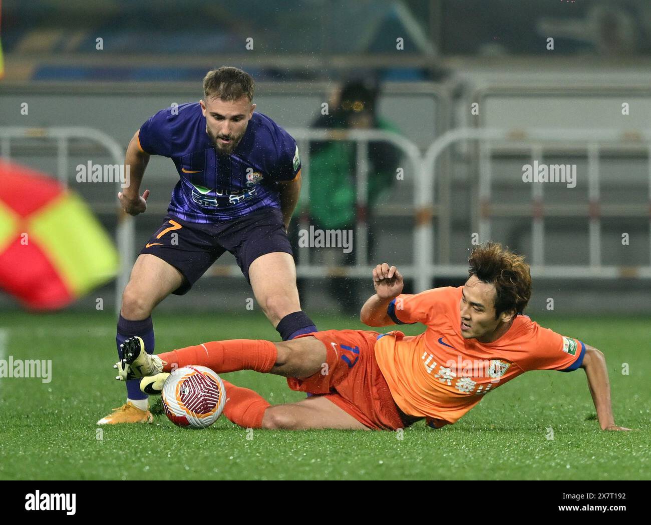 (240521) -- TIANJIN, May 21, 2024 (Xinhua) -- Albion Ademi (L) of ...
