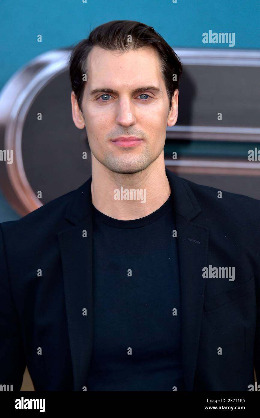 Logan Hunt bei der Premiere des Netflix-Films 'Atlas' im Egyptian ...