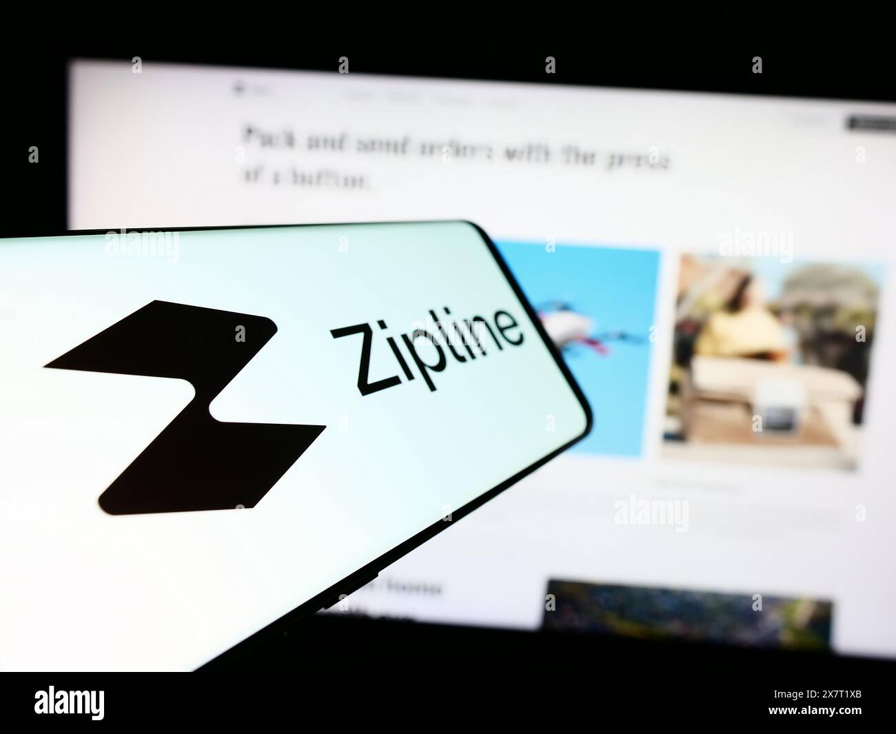 Zipline international hi-res stock photography and images - Alamy