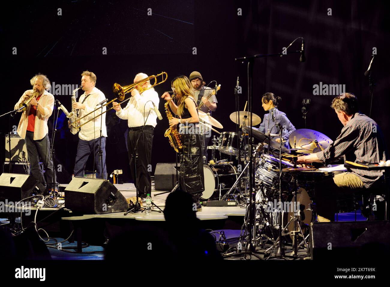 Das multi-nationale Jazz-Ensemble Brözzfrau mit Alexey Kruglov, Masayo ...