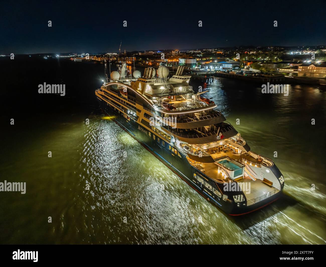 Le Champlain cruise ship sailing along the River Thames near Tower ...