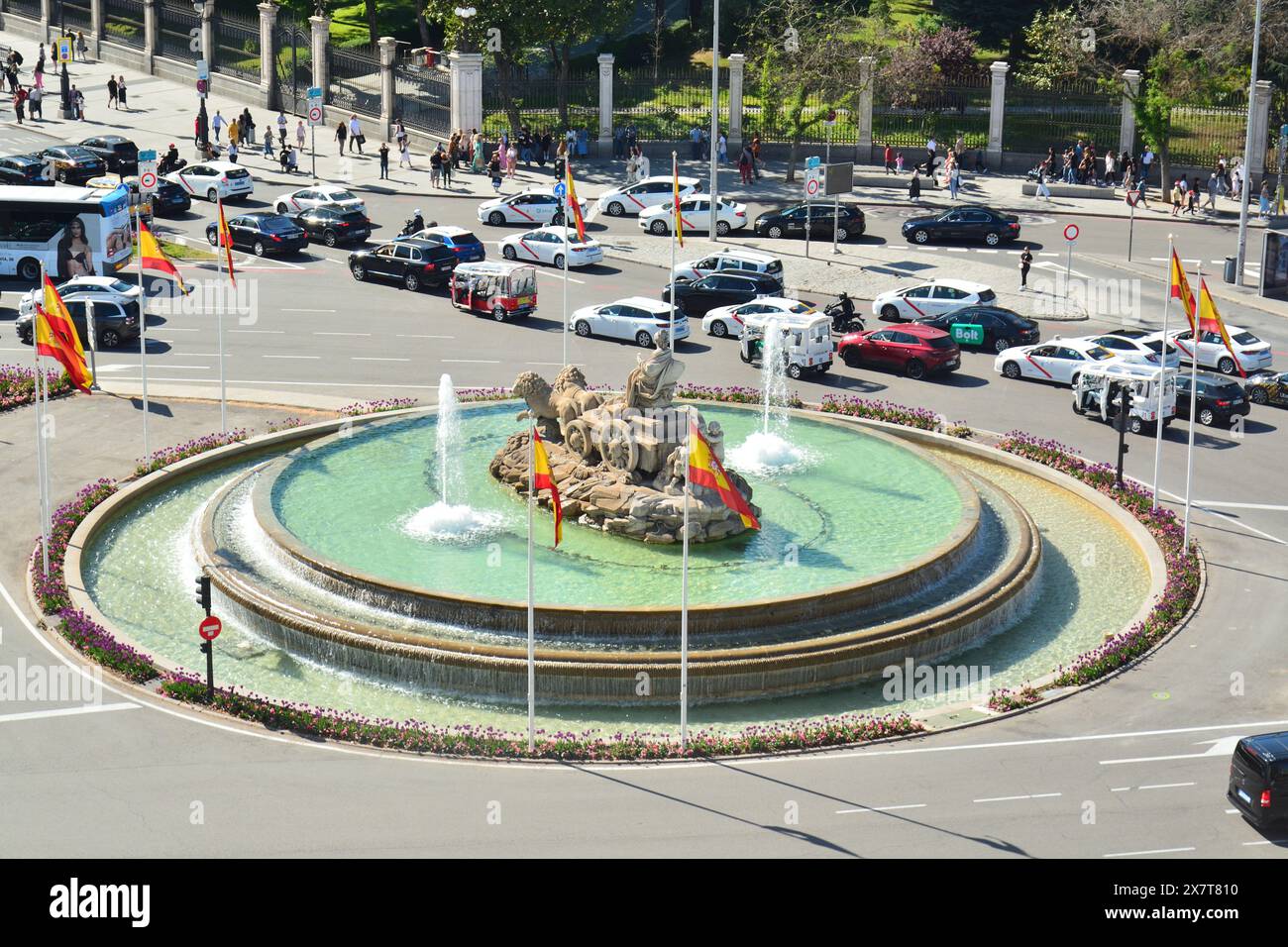 Cybele fountain in plaza hi-res stock photography and images - Alamy
