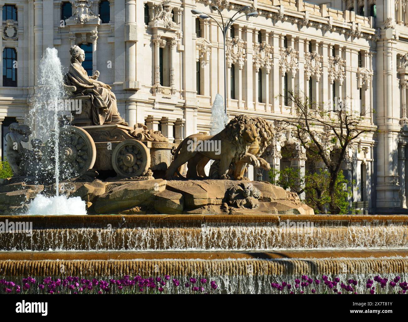 Cybele fountain plaza de hi-res stock photography and images - Alamy