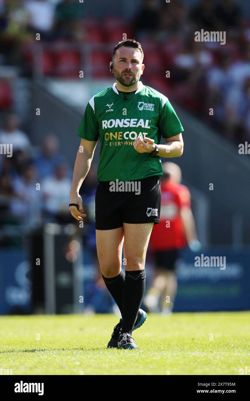 Referee Liam Moore looks on during the Betfred Challenge Cup semi-final ...