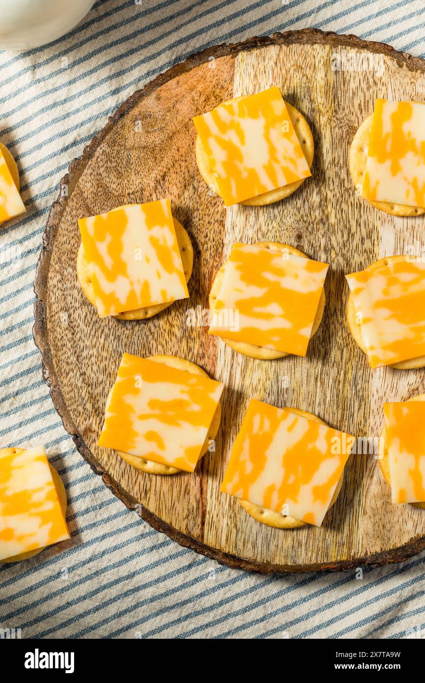 Healthy Easy Cheese and Crackers for a Snack Stock Photo - Alamy