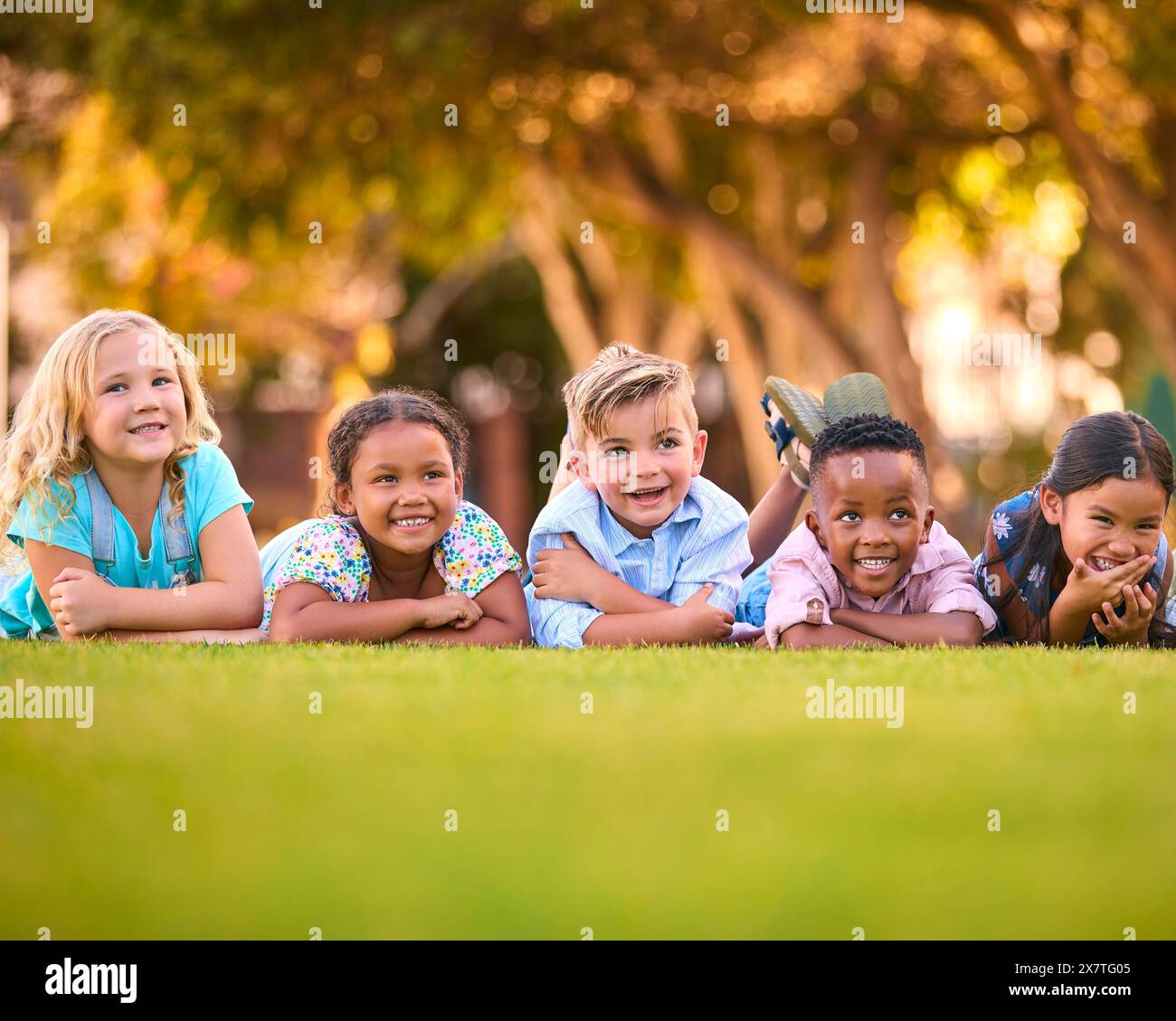 Primary student going school hi-res stock photography and images - Alamy