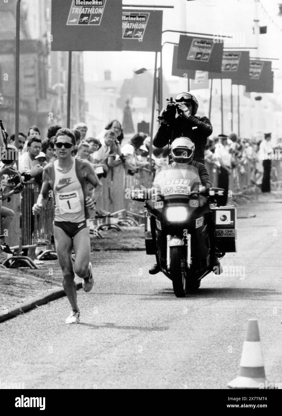 Mark allen triathlete hi-res stock photography and images - Alamy