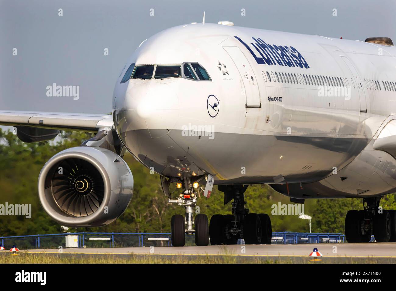 Flugzeug am Flughafen Frankfurt, Fraport. Registrierung: D-AIHY ...