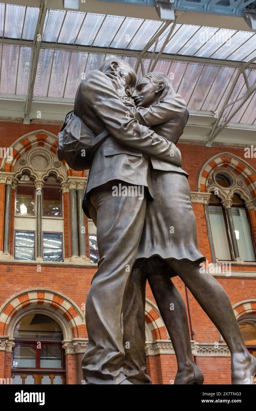 The Meeting Place statue at St. Pancras Railway Station, London Stock ...