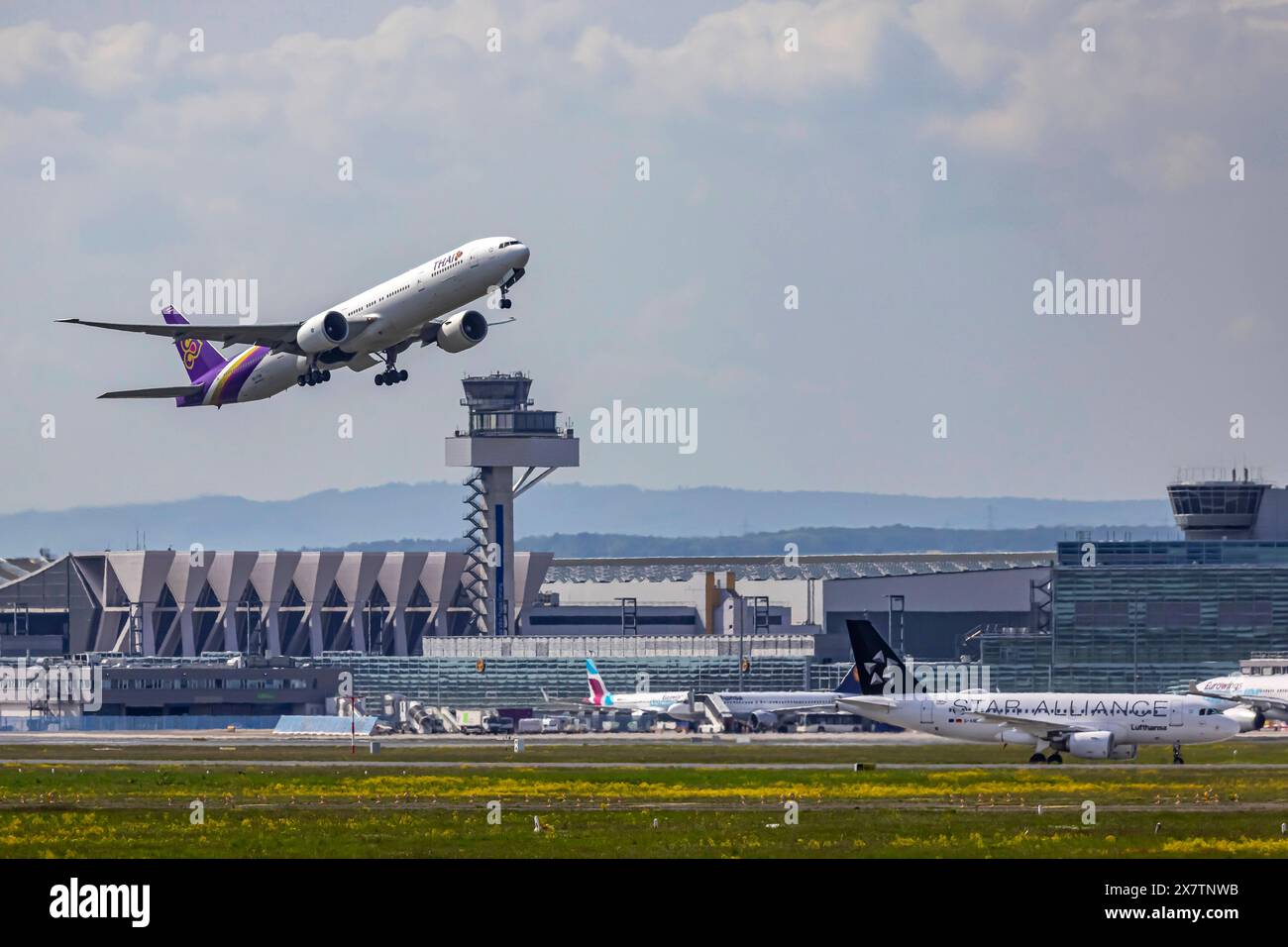 Avión de thai airways hi-res stock photography and images - Alamy