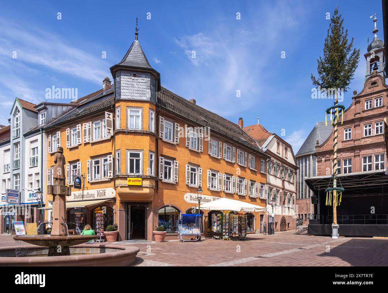 Stadtansicht von Buchen im Odenwald, Brunnen, Marktplatz, Altes Rathaus ...