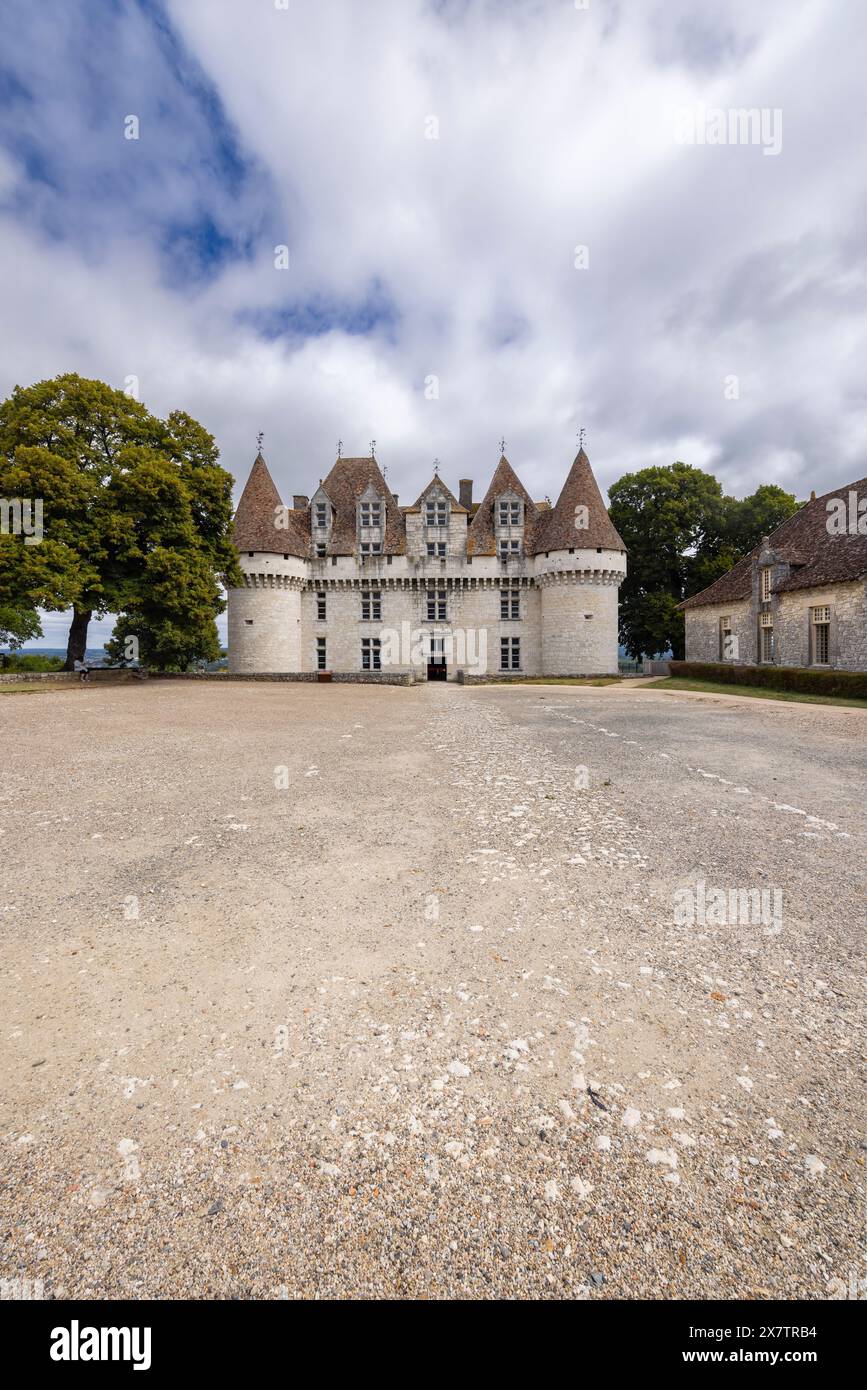 Monbazillac castle (Chateau de Monbazillac) near Bergerac, Dordogne ...