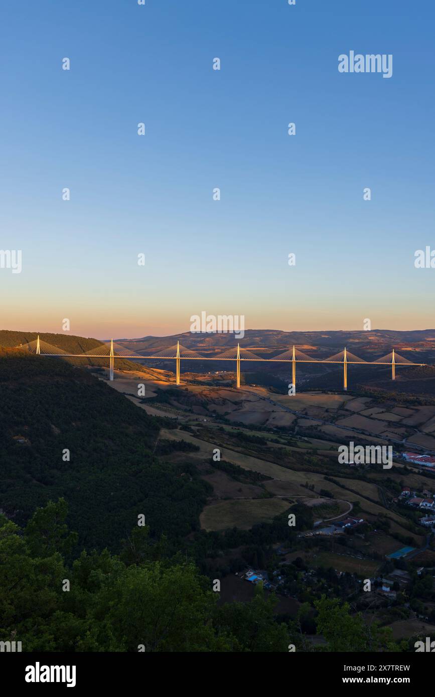 Cable stayed road bridge across valley of river tarn hi-res stock ...