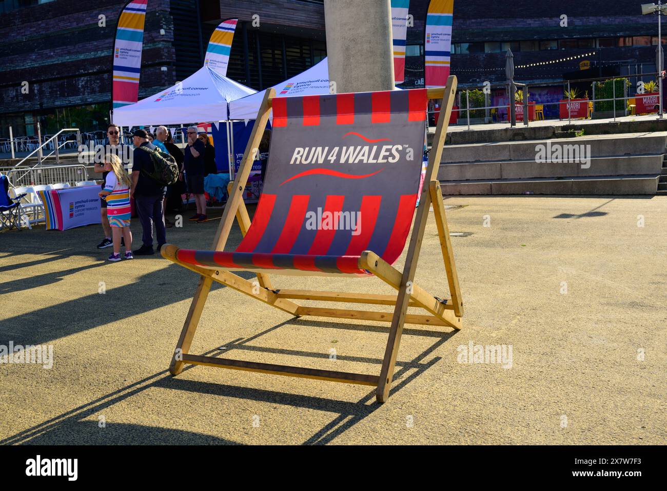 Setting up the finish line Stock Photo - Alamy