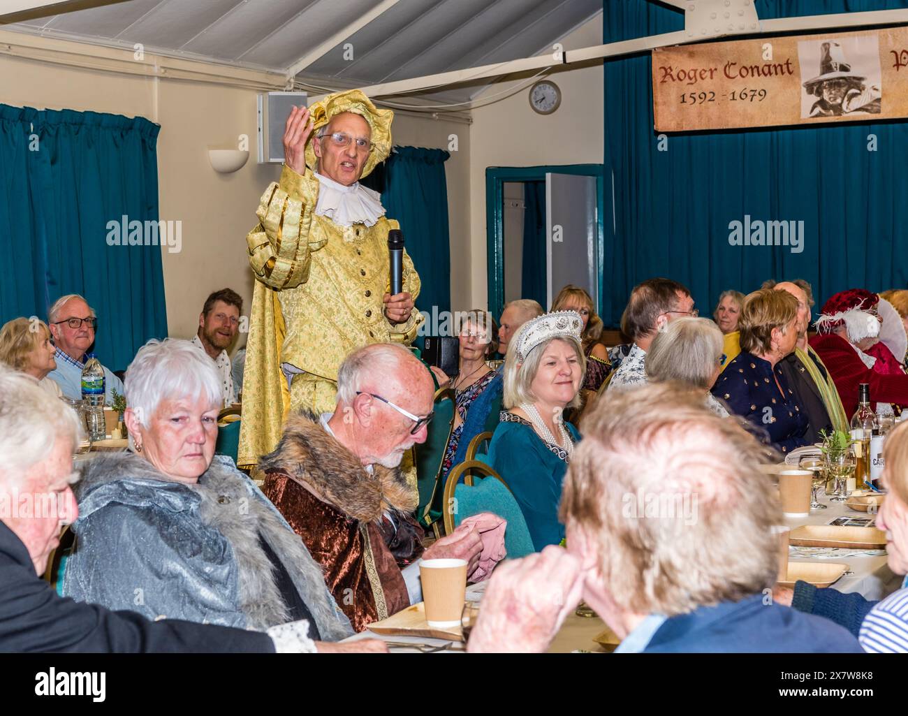 Party in elizabethan costume hi-res stock photography and images - Alamy