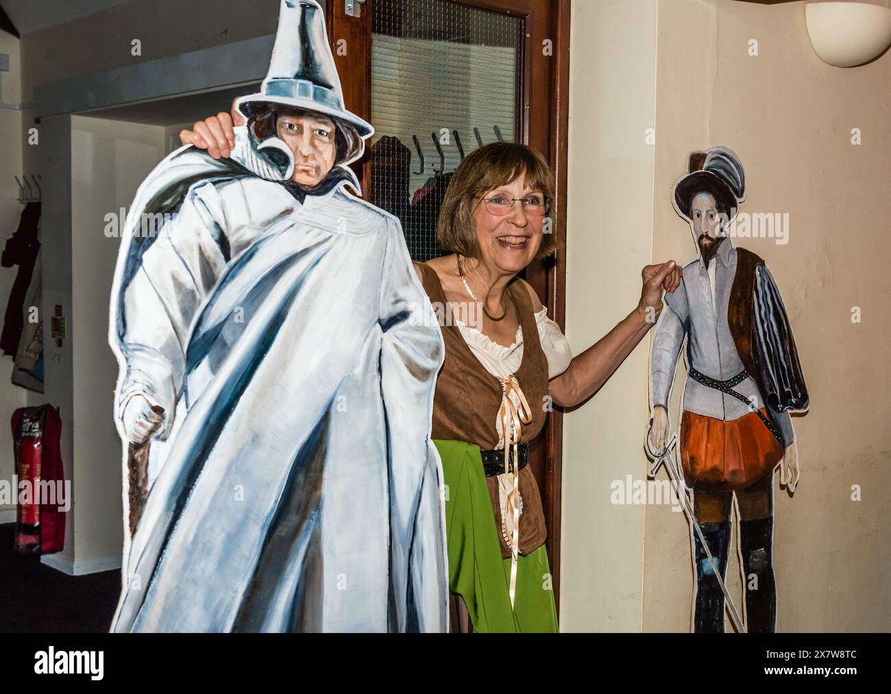 Party in elizabethan costume hi-res stock photography and images - Alamy