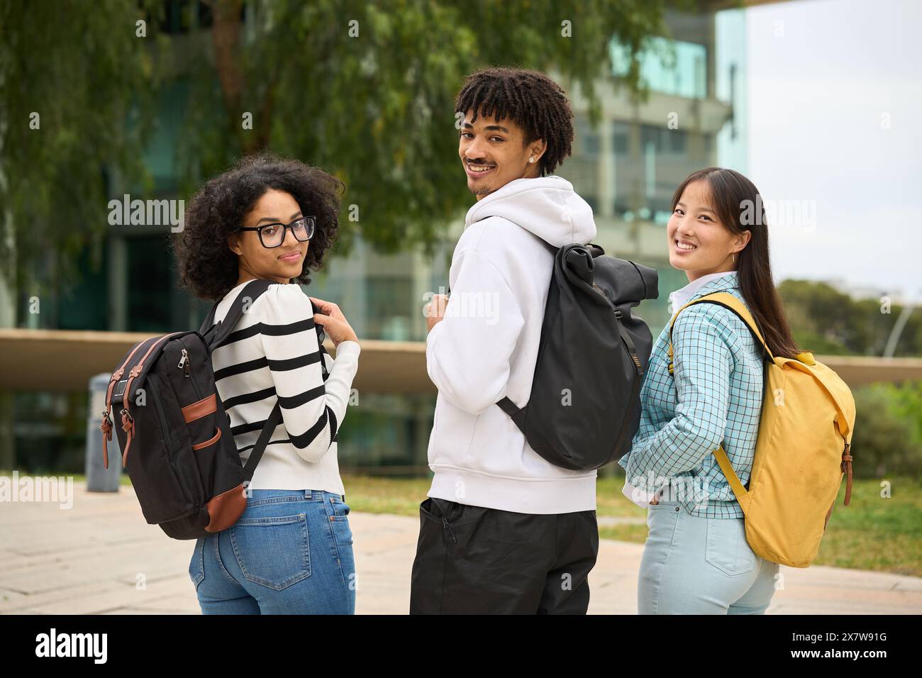 Asian teenage male backpack outside hi-res stock photography and images ...