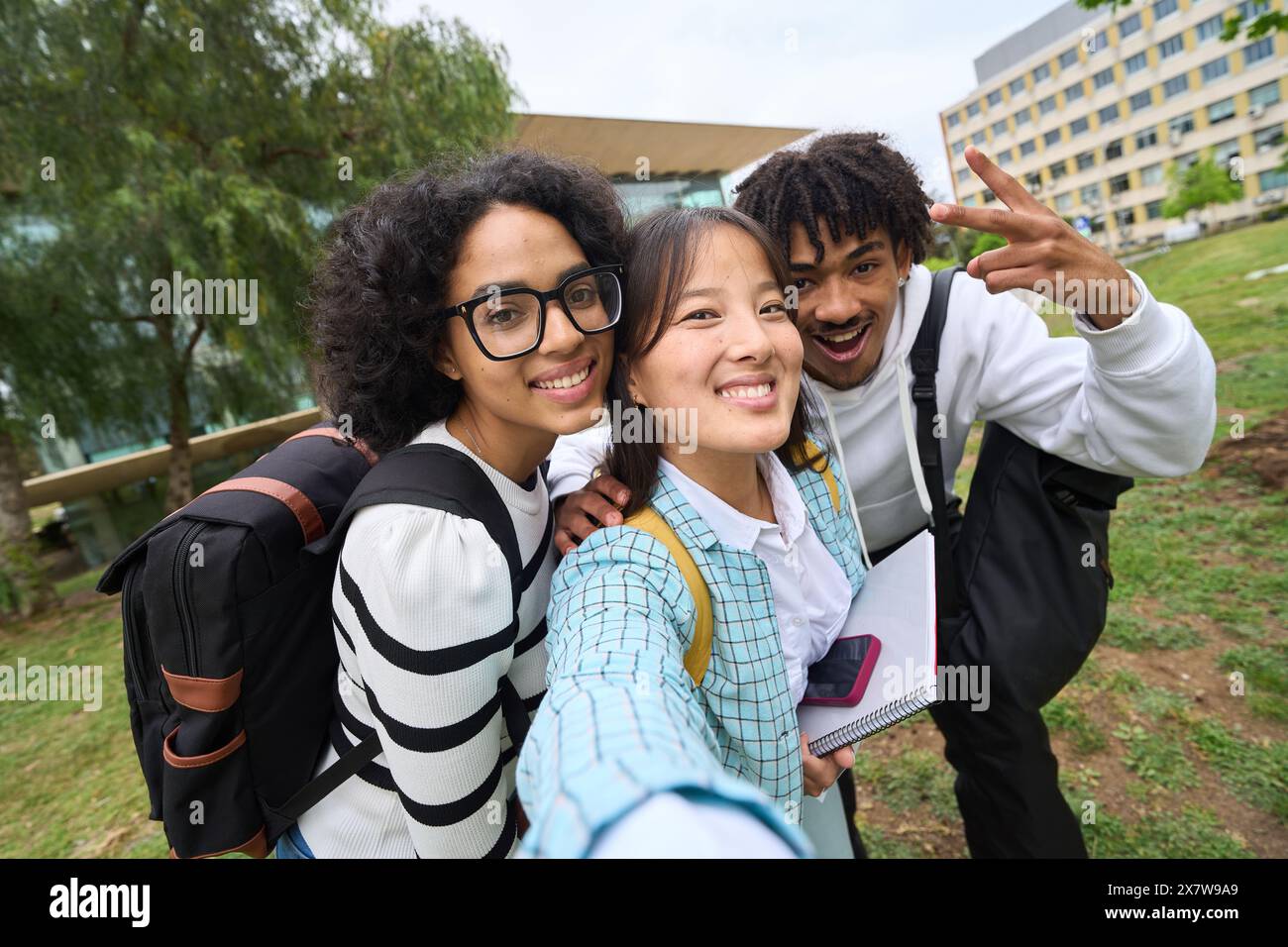 Three teenage friends selfie hi-res stock photography and images - Alamy