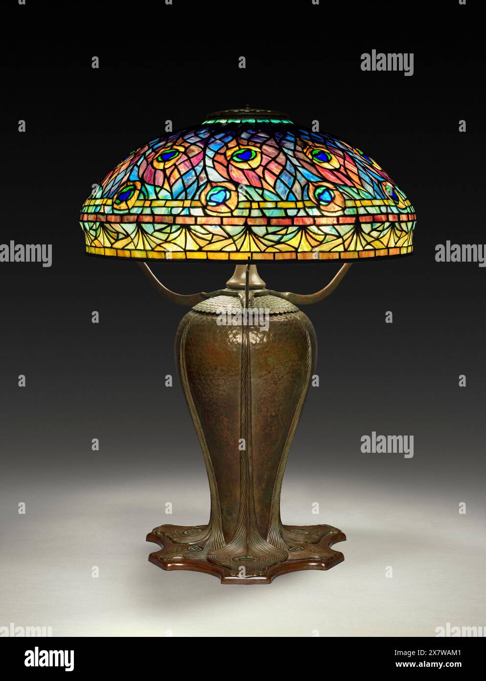 Tiffany Lighted Pedestal TIFFANY LAMP