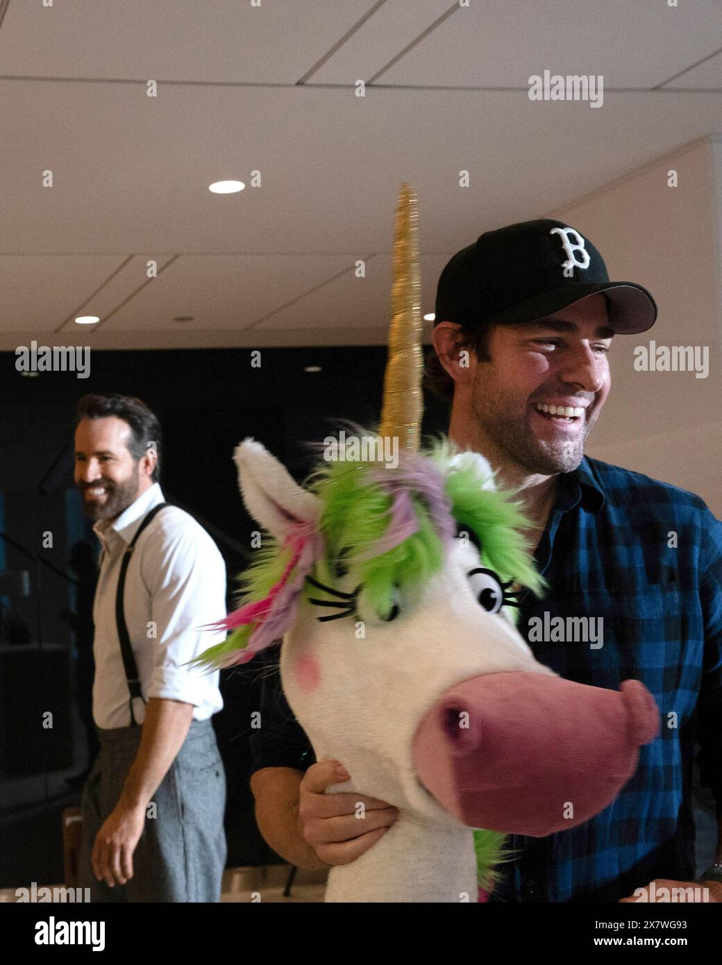 IF, from left: Ryan Reynolds, director John Krasinksi, with Unicorn, on set, 2024. ph: Jonny ...