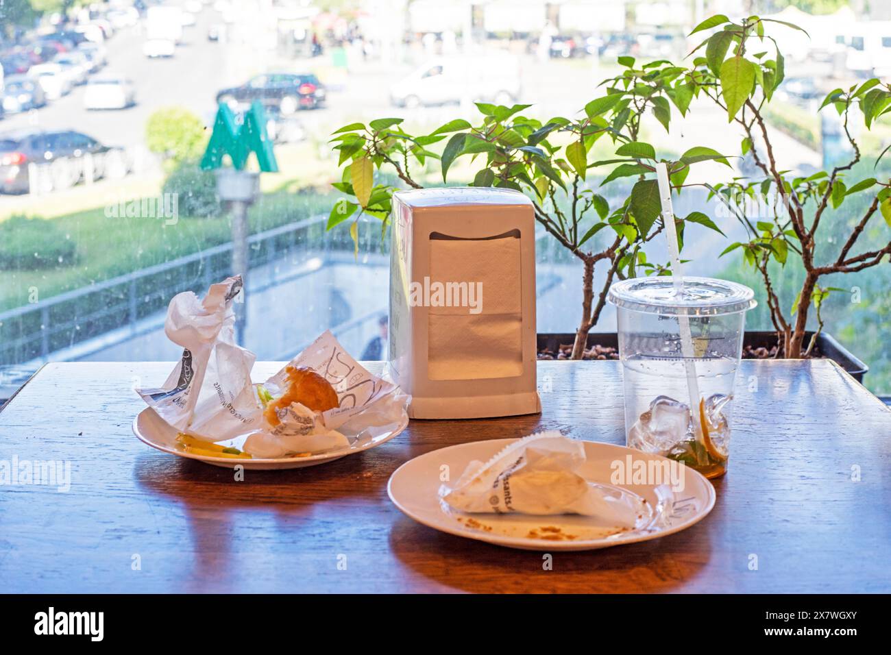 remains of food and garbage after it on the table in a cafe. Garbage ...