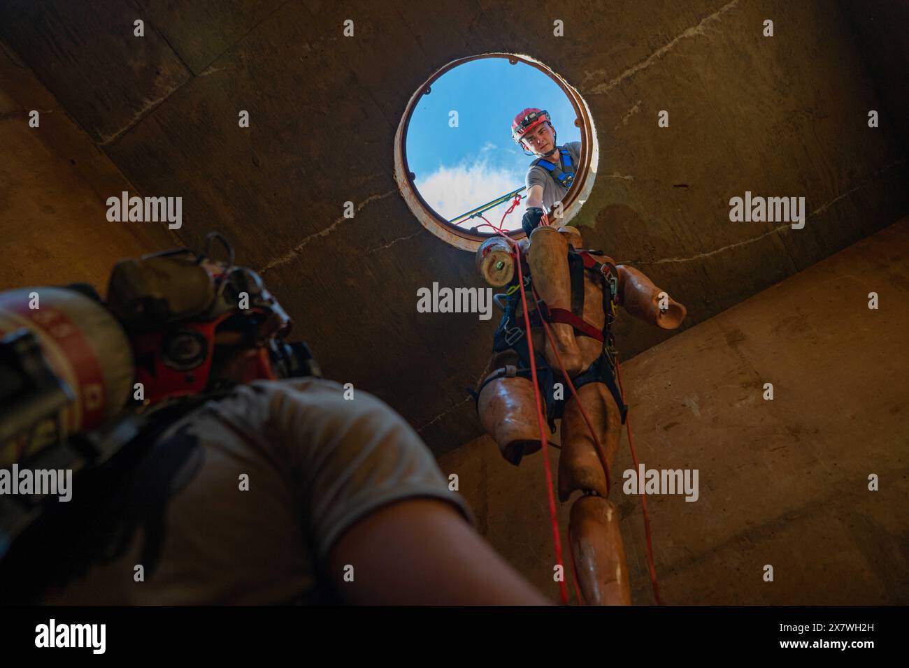 A team of U.S. Soldiers with the 911th Technical Rescue Engineer ...