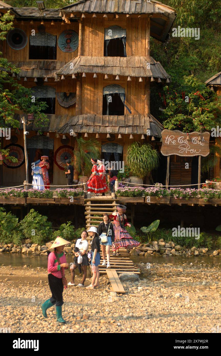 Tourist dressed up in Hilltribe traditional attire, Cat Cat village ...