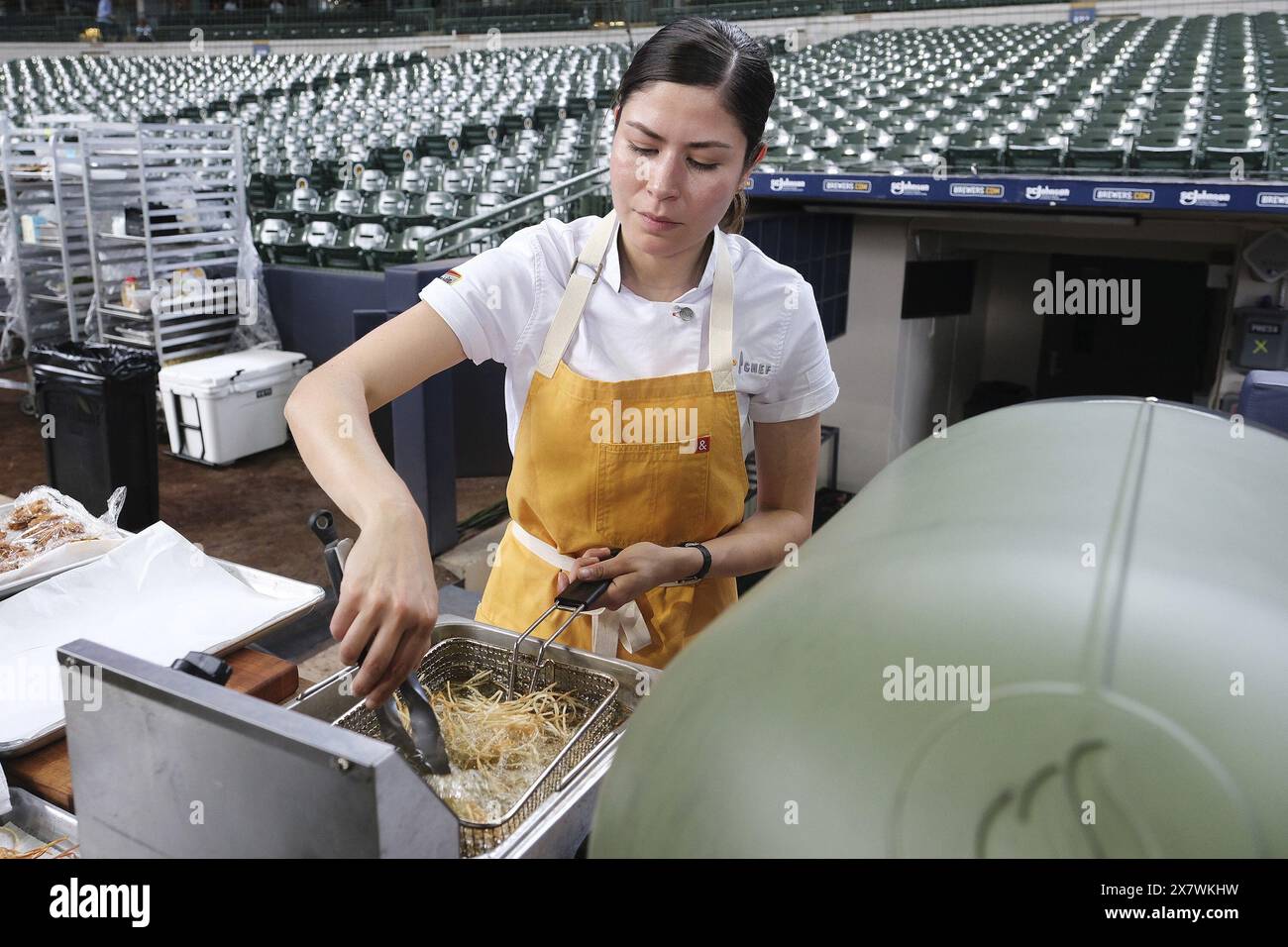 TOP CHEF, Laura Ozyilmaz, Sausage Race', (Season 21, ep. 2107, aired ...