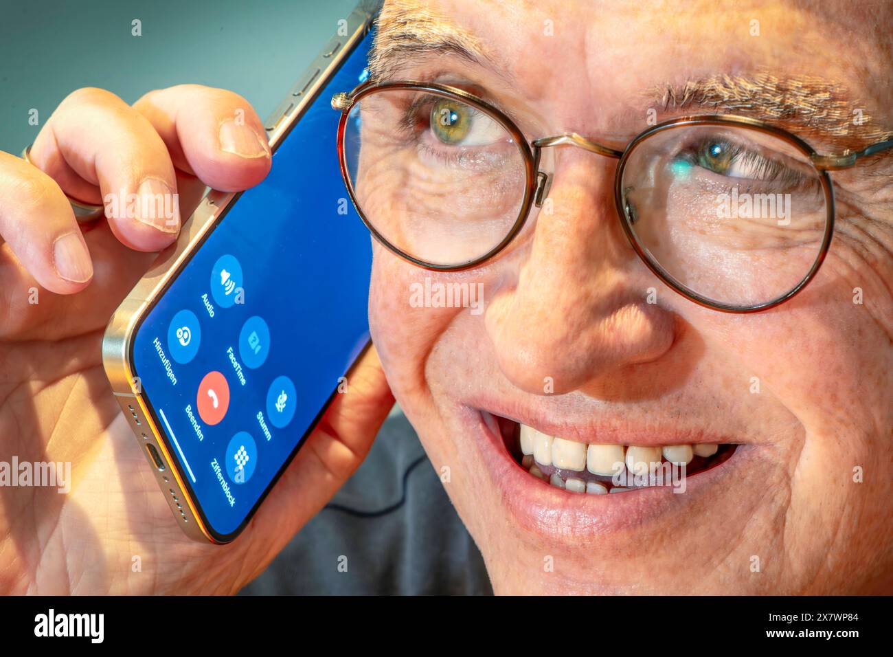 Iphone apple sprechen hi-res stock photography and images - Alamy