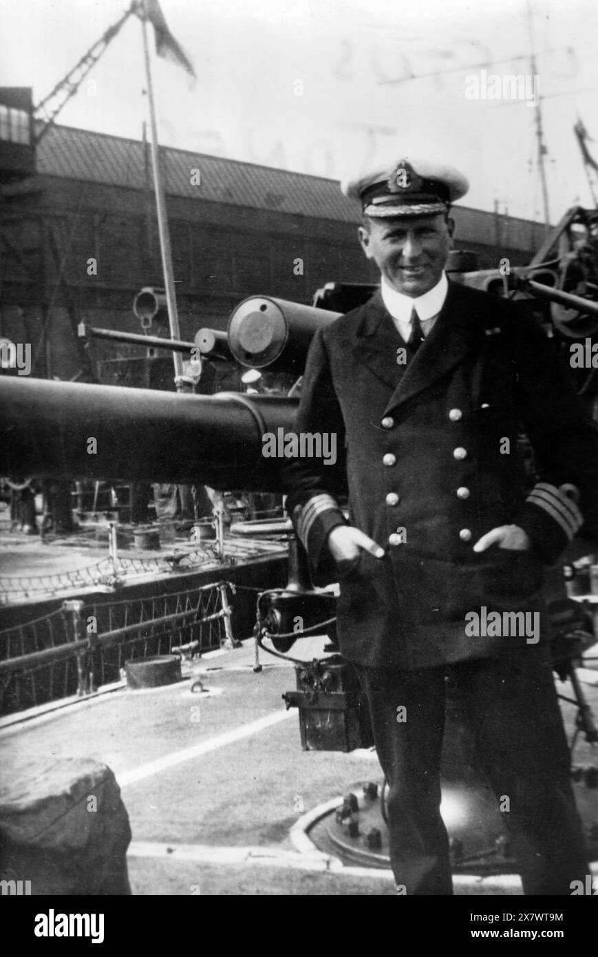 VICTORIA CROSS HERO CAPTAIN LOFTUS JONES, HMS SHARK, NBATTLE OF JUTLAND ...
