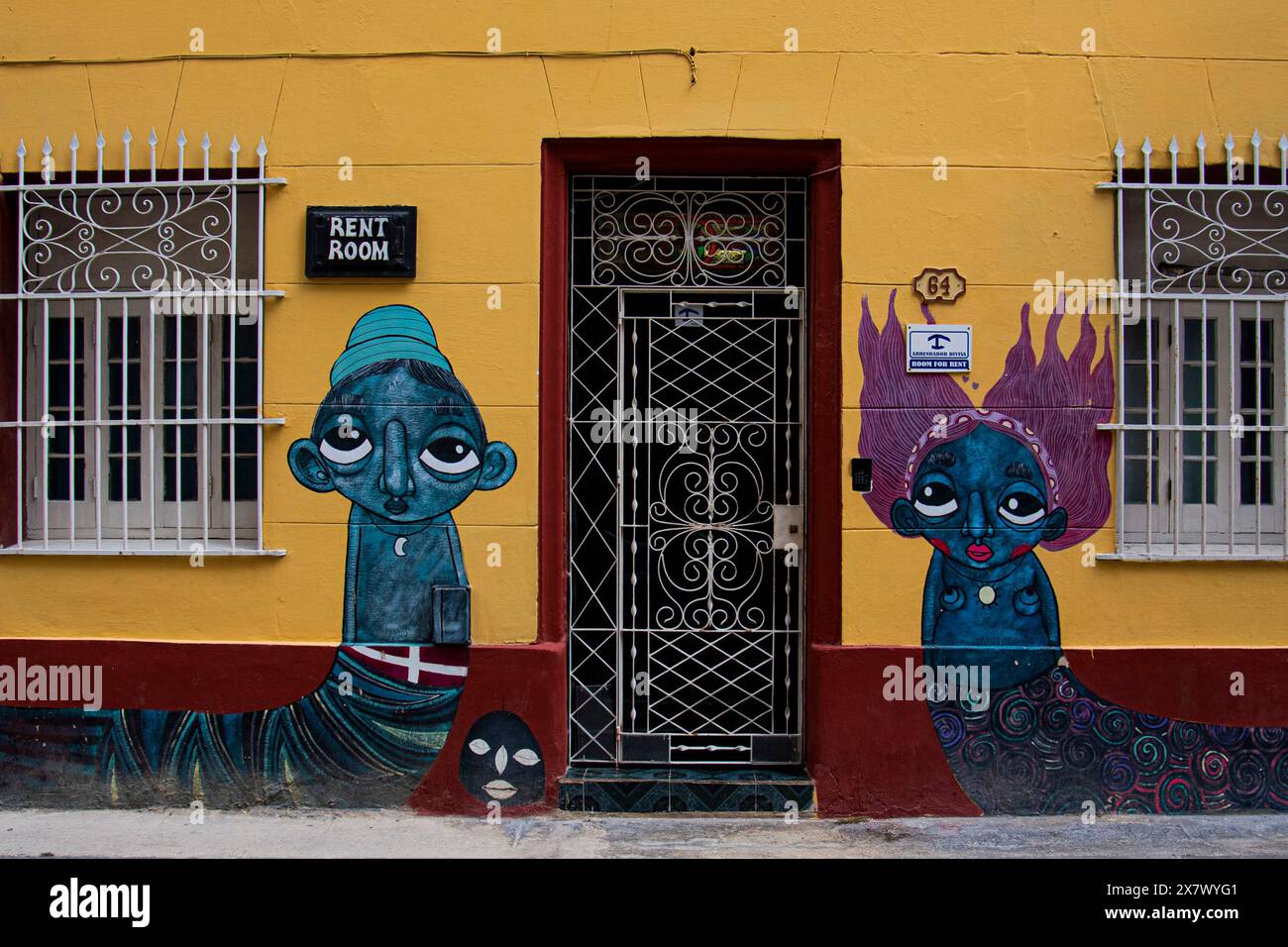 Mural paintings on buildings in Havana, Cuba Stock Photo - Alamy