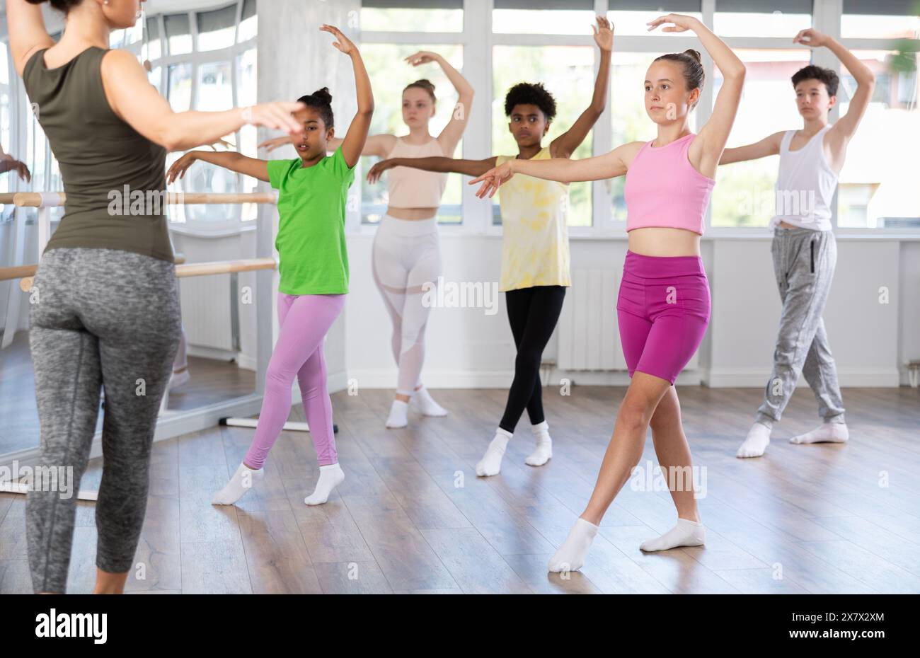 Teen girl practicing ballet movements at group class Stock Photo - Alamy