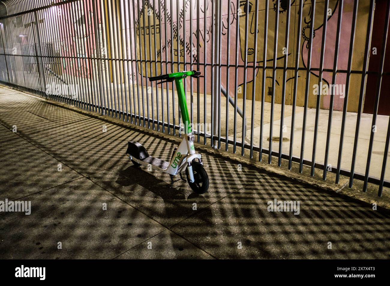 E scooters hollywood hi-res stock photography and images - Alamy