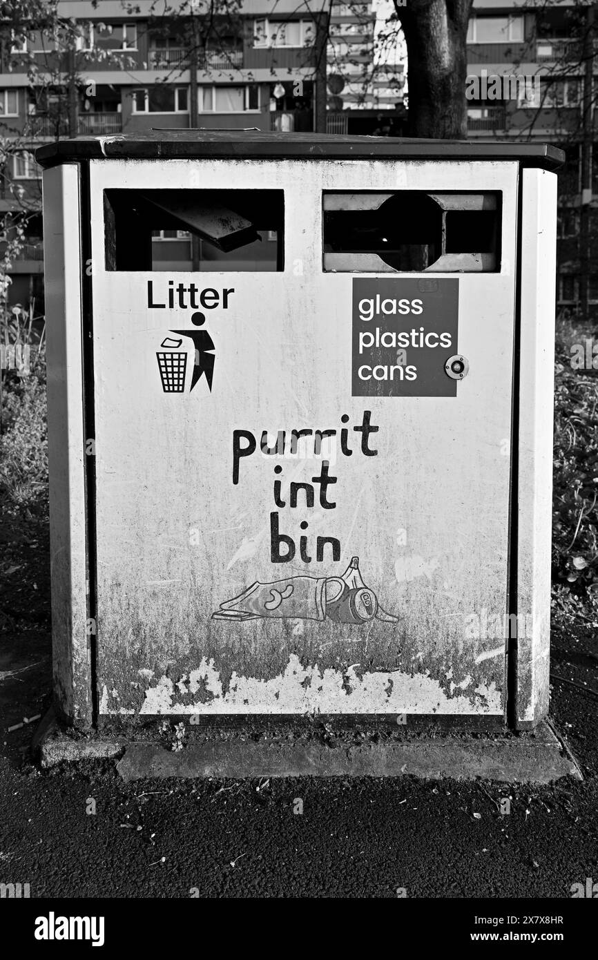 Rubbish bin with broad Yorkshire message,Sheffield, England, U.K Stock ...