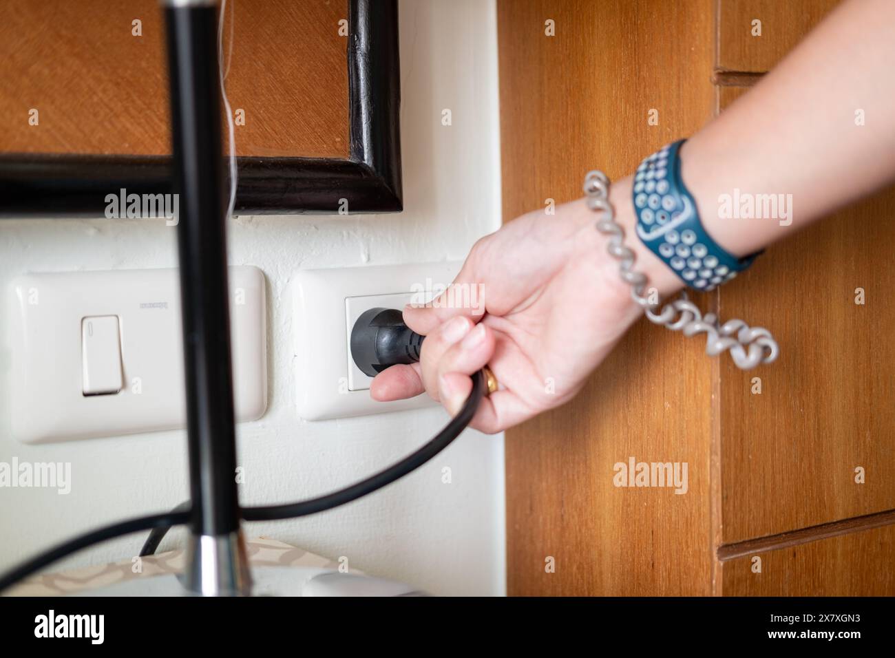 Pulling the plug hi-res stock photography and images - Alamy