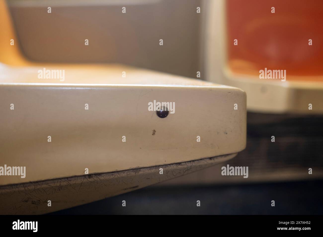Bench new york subway hi-res stock photography and images - Alamy