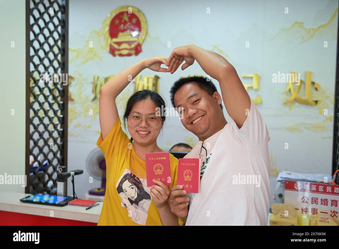 **CHINESE MAINLAND, HONG KONG, MACAU AND TAIWAN OUT** Young couples ...