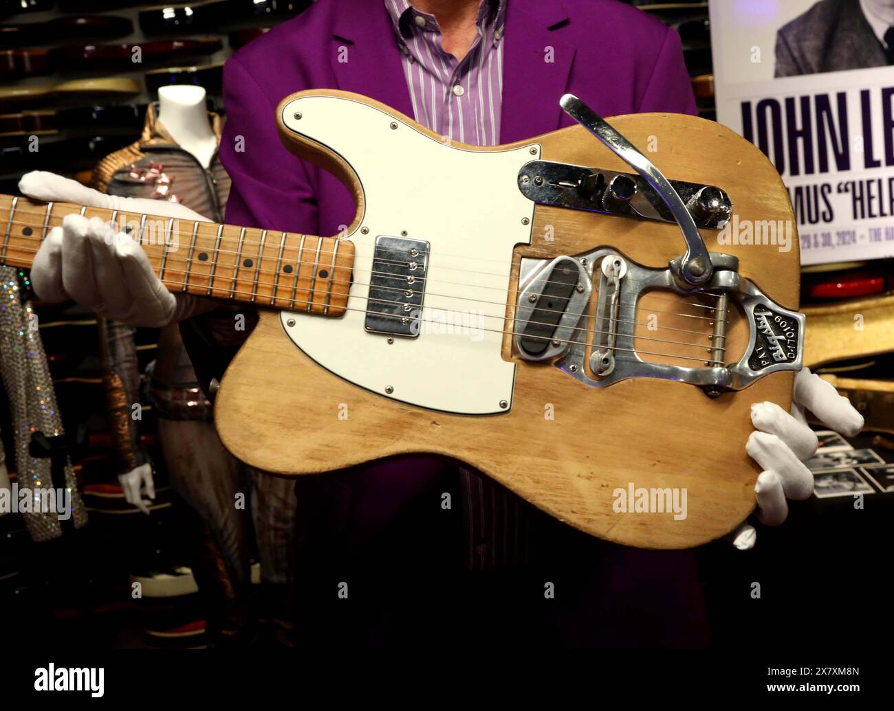 Bob dylan 1965 hi-res stock photography and images - Alamy