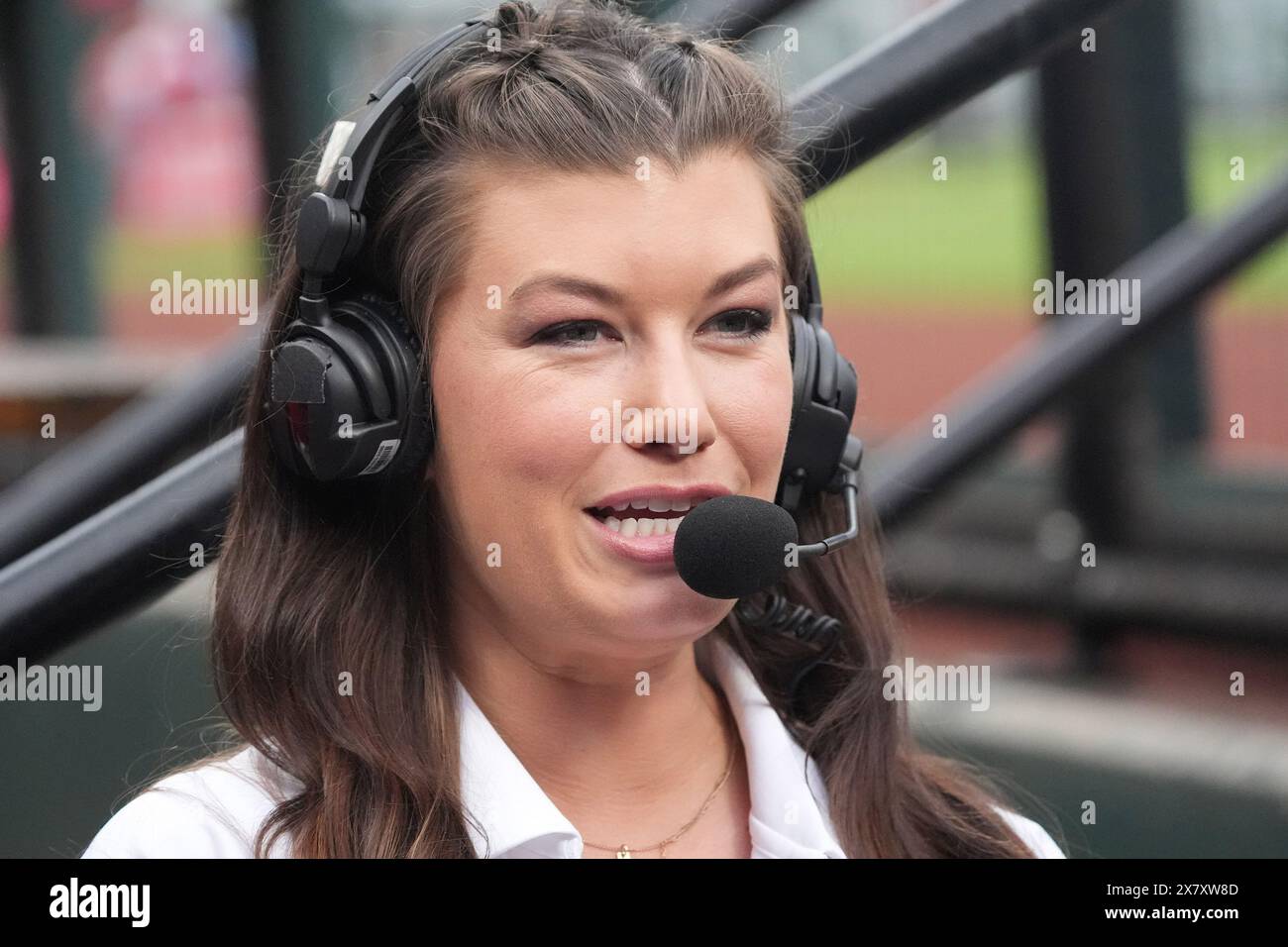 Sideline reporter hi-res stock photography and images - Alamy
